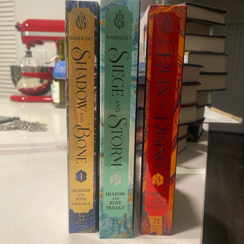 Shadow & Bone Series by Leigh Bardugo, Paperback | Pangobooks