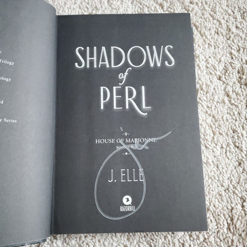 Shadows of Perl - signed by J. Elle, Hardcover | Pangobooks