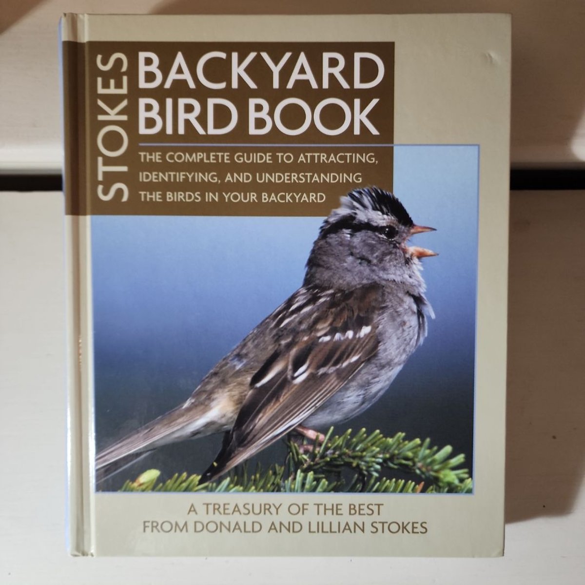 Stokes Backyard Bird Book by Donald W. Stokes, Lillian Q. Stokes