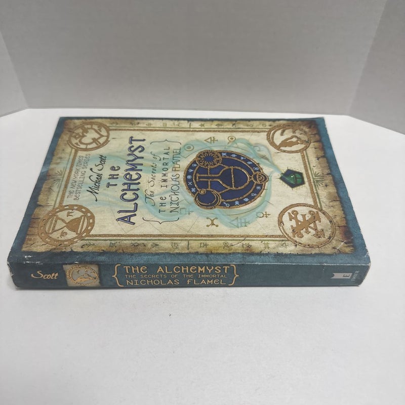 The Alchemyst by Michael Scott, Paperback | Pangobooks