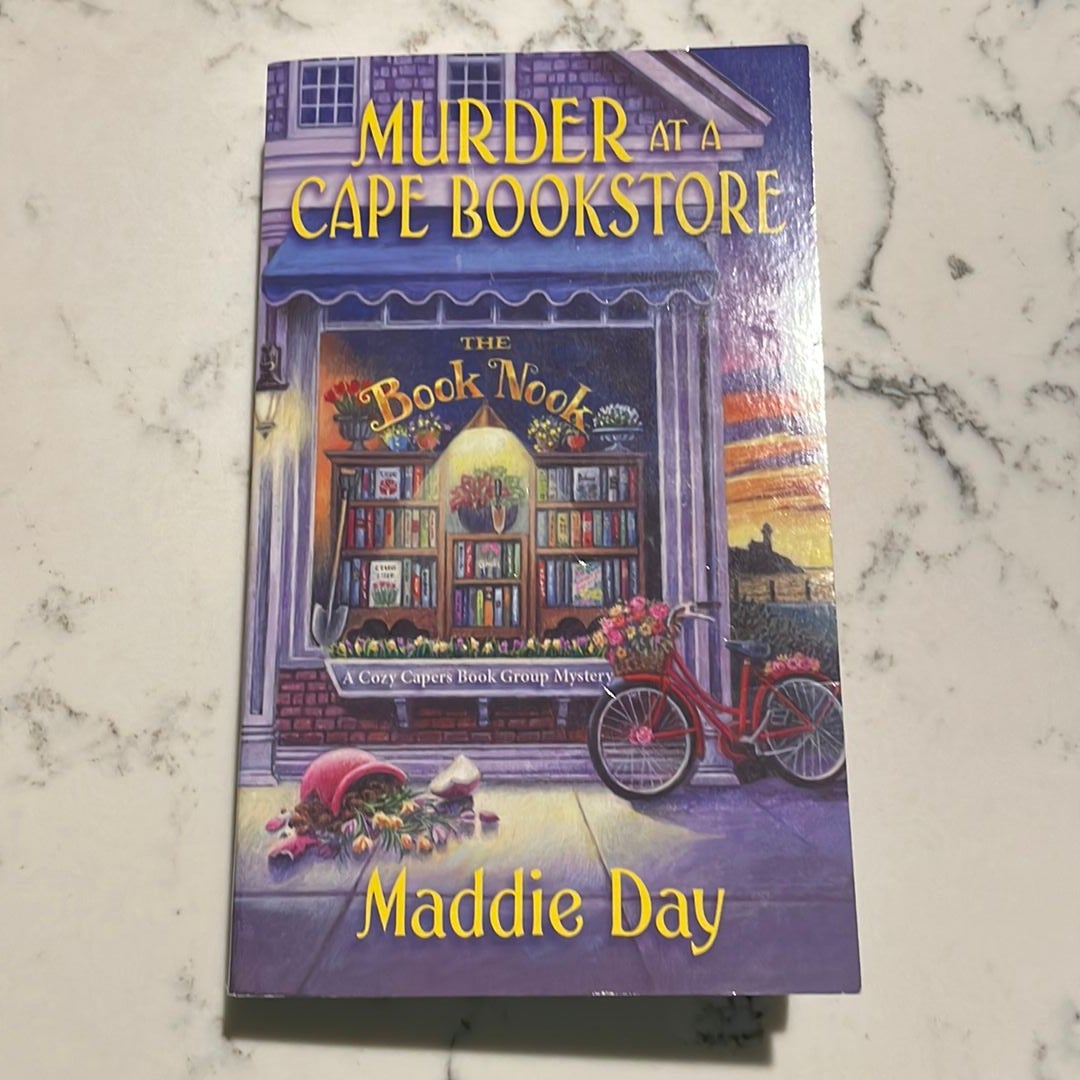 Murder at a Cape Bookstore by Maddie Day, Paperback | Pangobooks