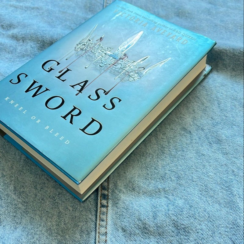 Glass Sword by Victoria Aveyard
