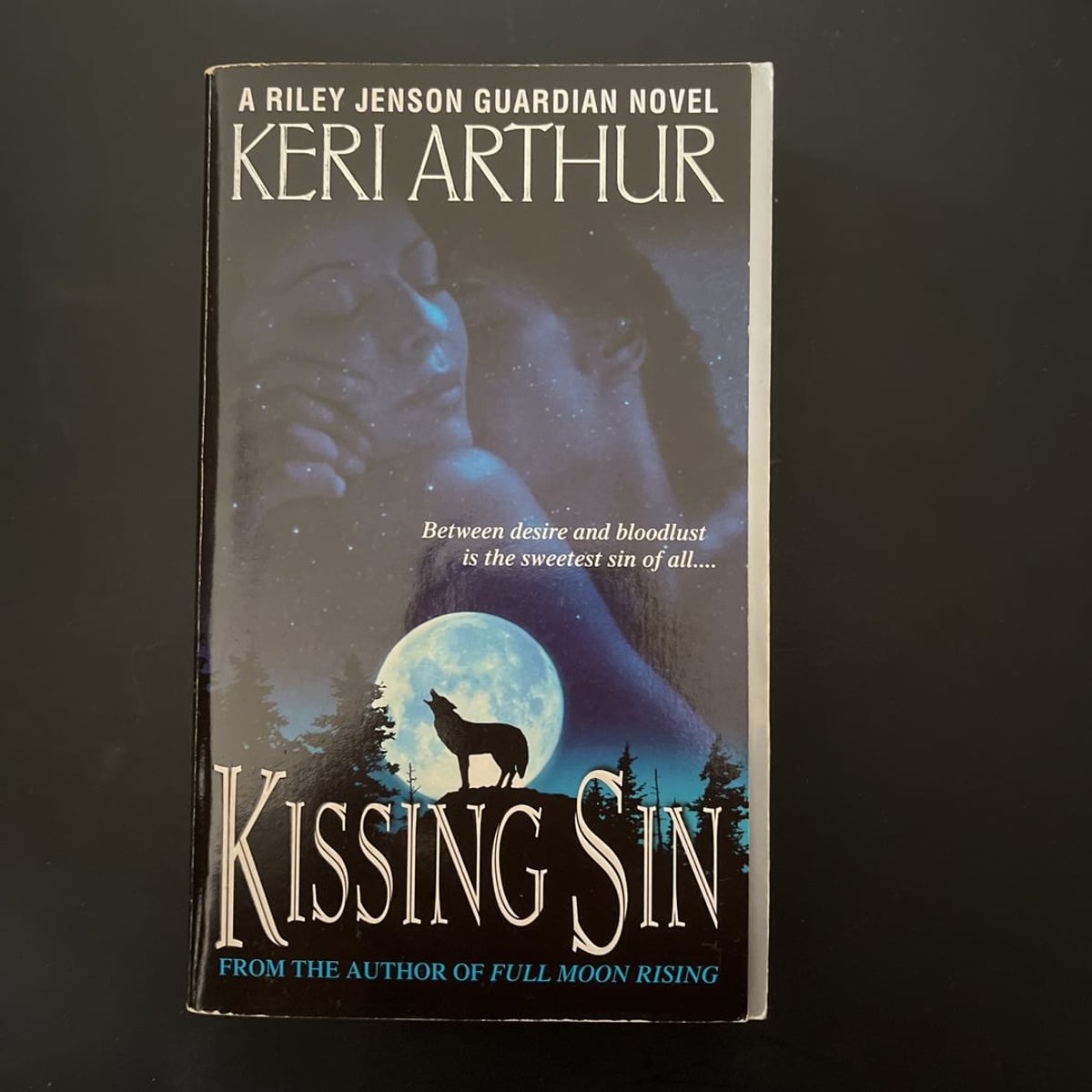 Kissing sin by Keri Arthur, Paperback | Pangobooks