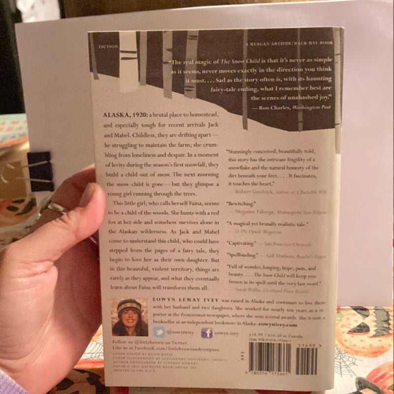 The Snow Child by Eowyn Ivey, Paperback | Pangobooks