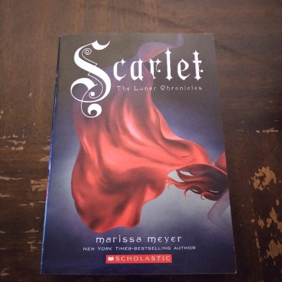Scarlet by Marissa Meyer, Paperback | Pangobooks