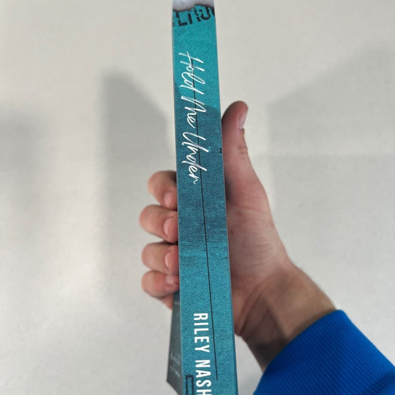 Hold Me Under by Riley Nash, Paperback | Pangobooks