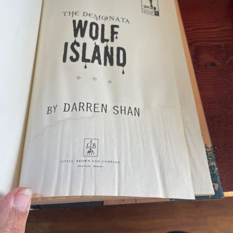 Wolf Island by Darren Shan