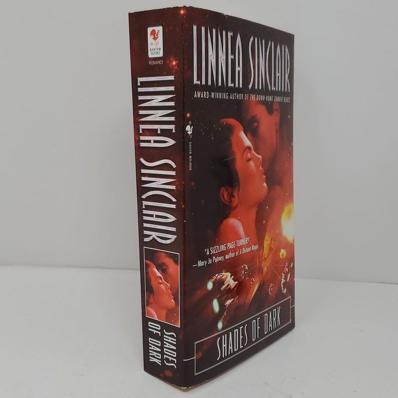 Shades of Dark by Linnea Sinclair, Paperback | Pango Books