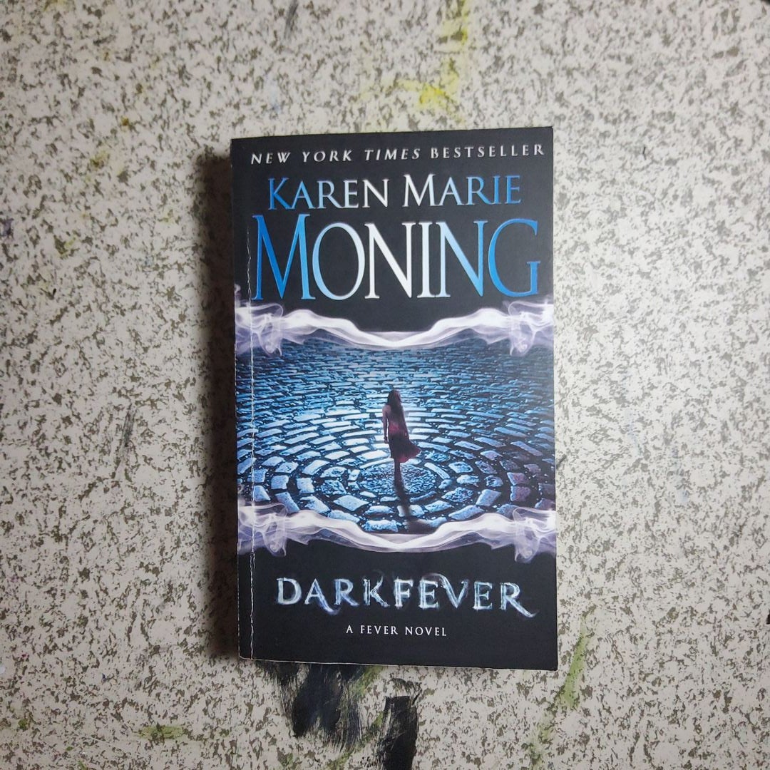 Darkfever by Karen Marie Moning, Paperback | Pangobooks