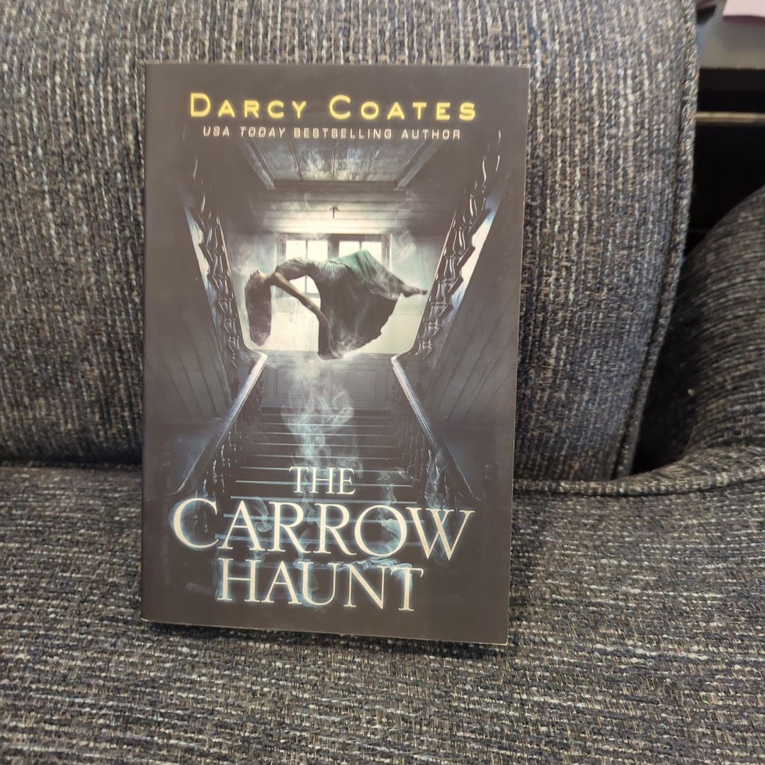 The Carrow Haunt by Darcy Coates, Paperback | Pangobooks