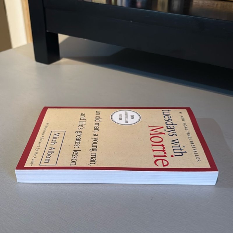 Tuesdays with Morrie by , Paperback | Pangobooks