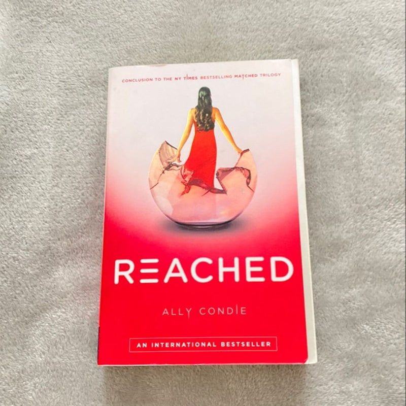 Reached by Ally Condie, Paperback | Pangobooks
