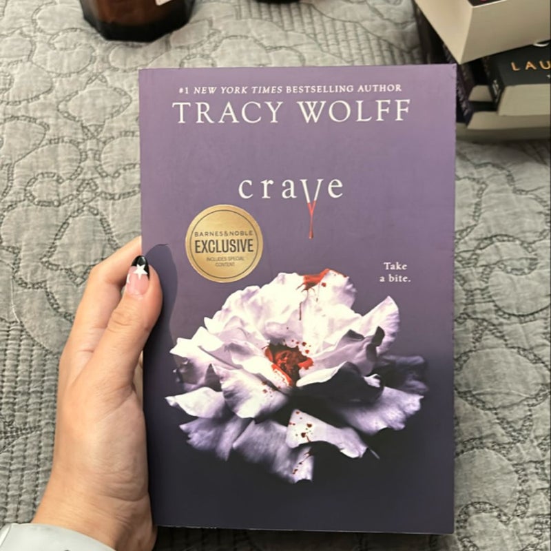 Crave by Tracy Wolff, Paperback | Pangobooks