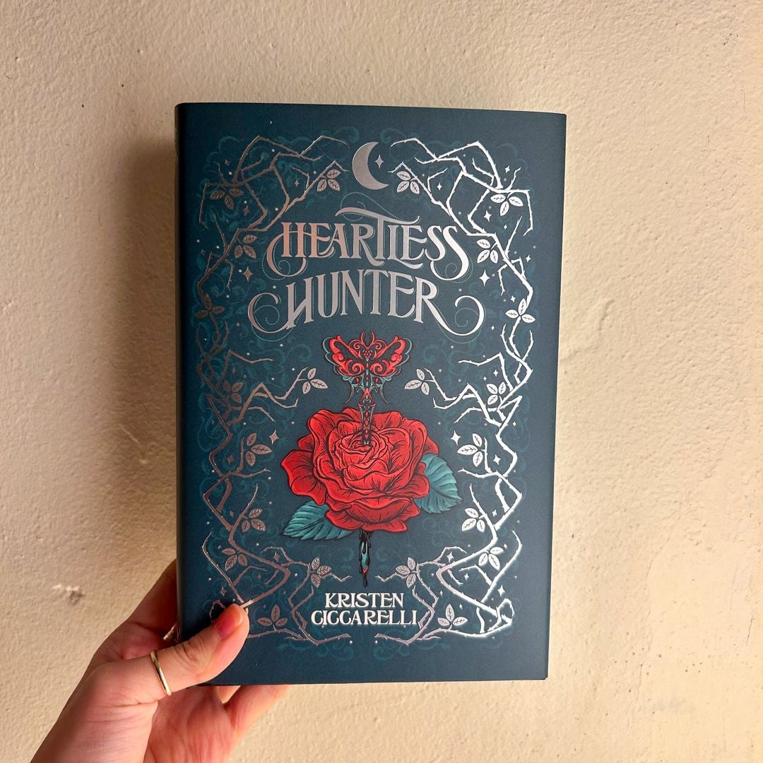 Heartless Hunter (Owlcrate Special Edition) by Kristen Ciccarelli, Hardcover | Pangobooks