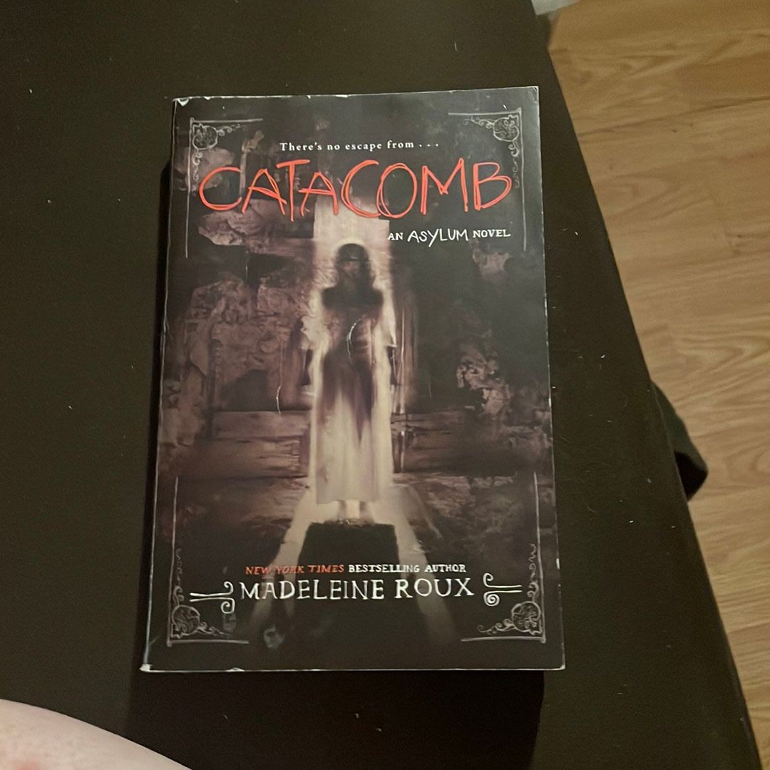 catacomb by madeleine roux, Paperback | Pangobooks