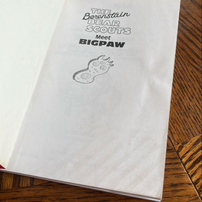 The Berenstain Bear Scouts Meet Bigpaw by Stan Berenstain, Jan Berenstain