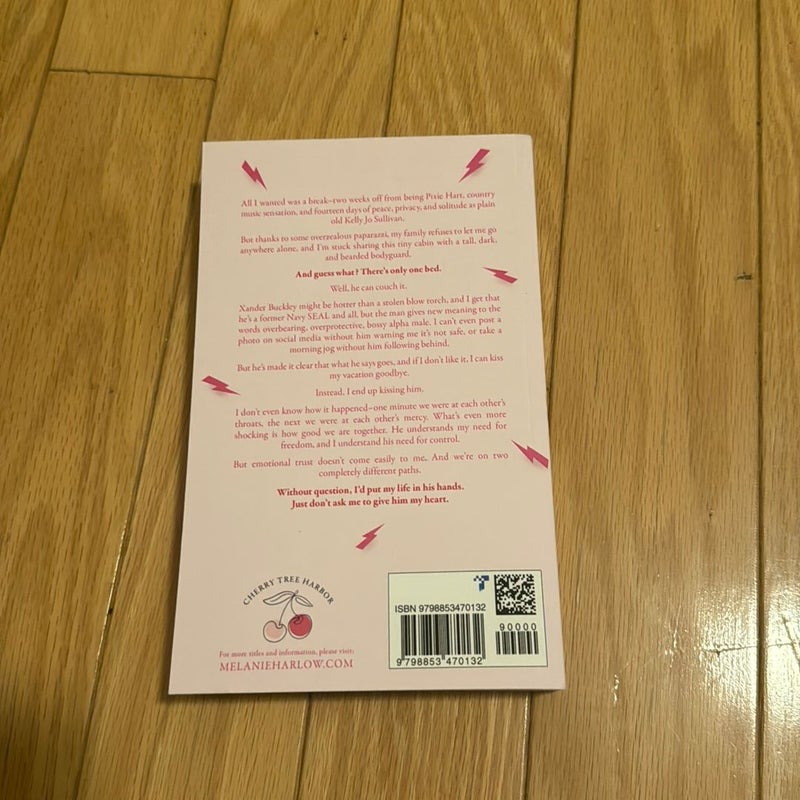 Hideaway Heart by Melanie Harlow, Paperback | Pangobooks