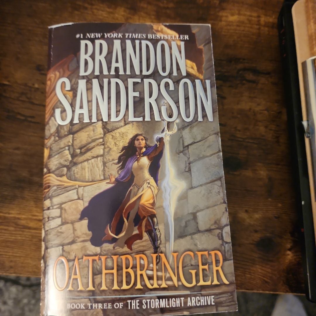 Oathbringer by Brandon Sanderson, Paperback | Pangobooks