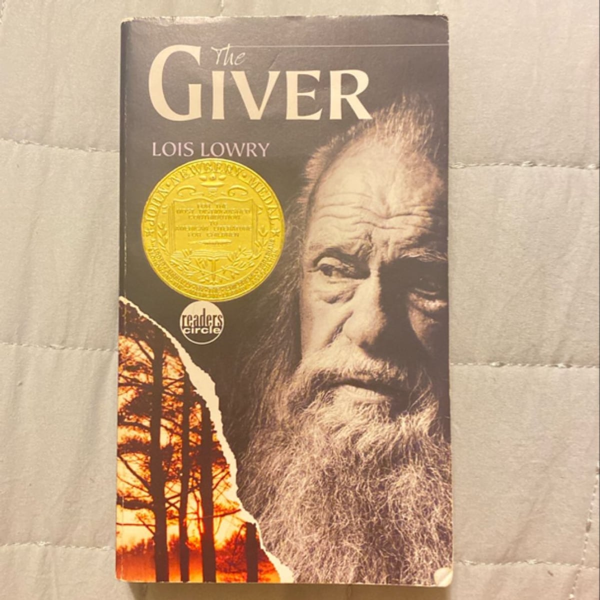 The Giver by Lois Lowry , Paperback | Pangobooks