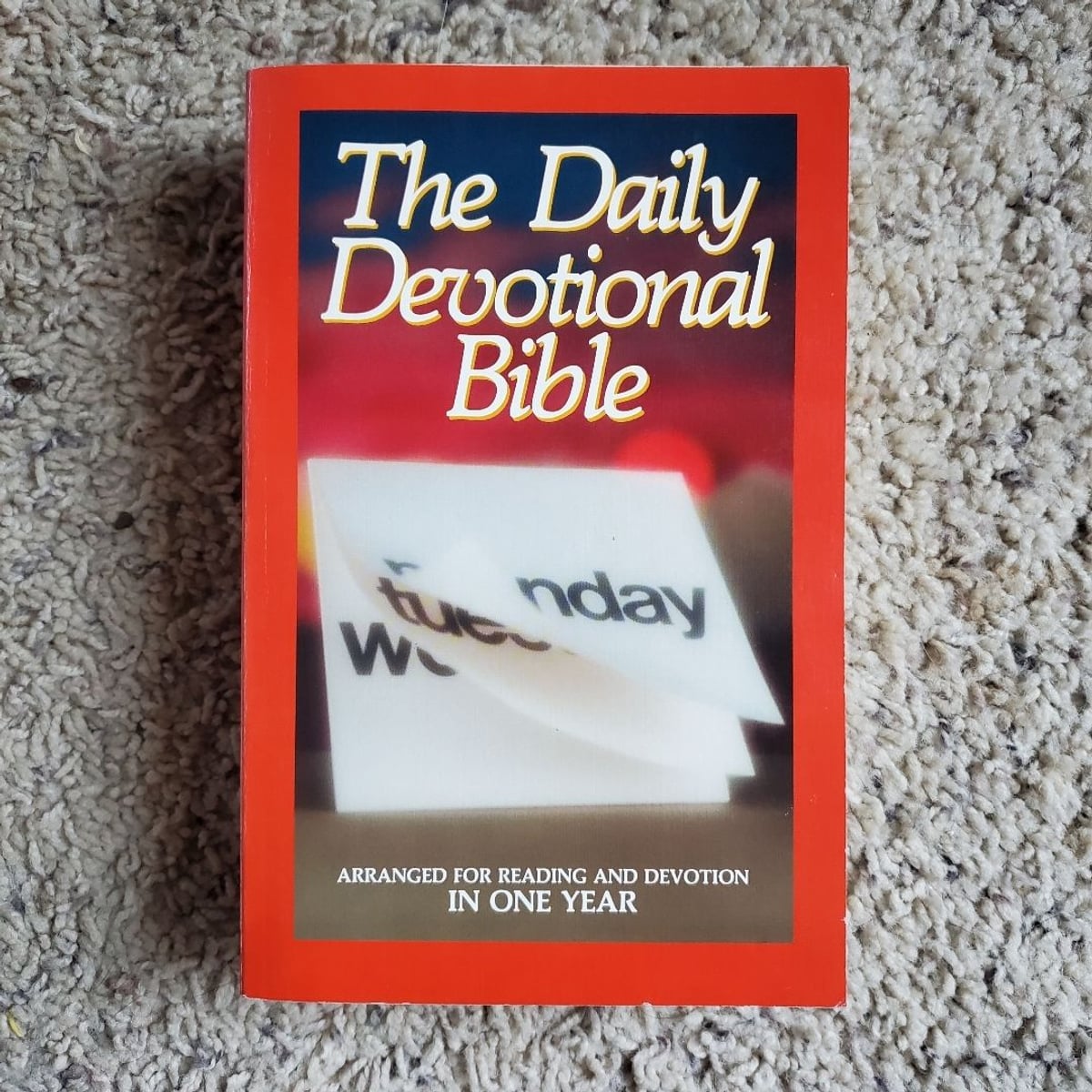 The Devotional Daily Bible by Thomas Nelson Publishing Staff