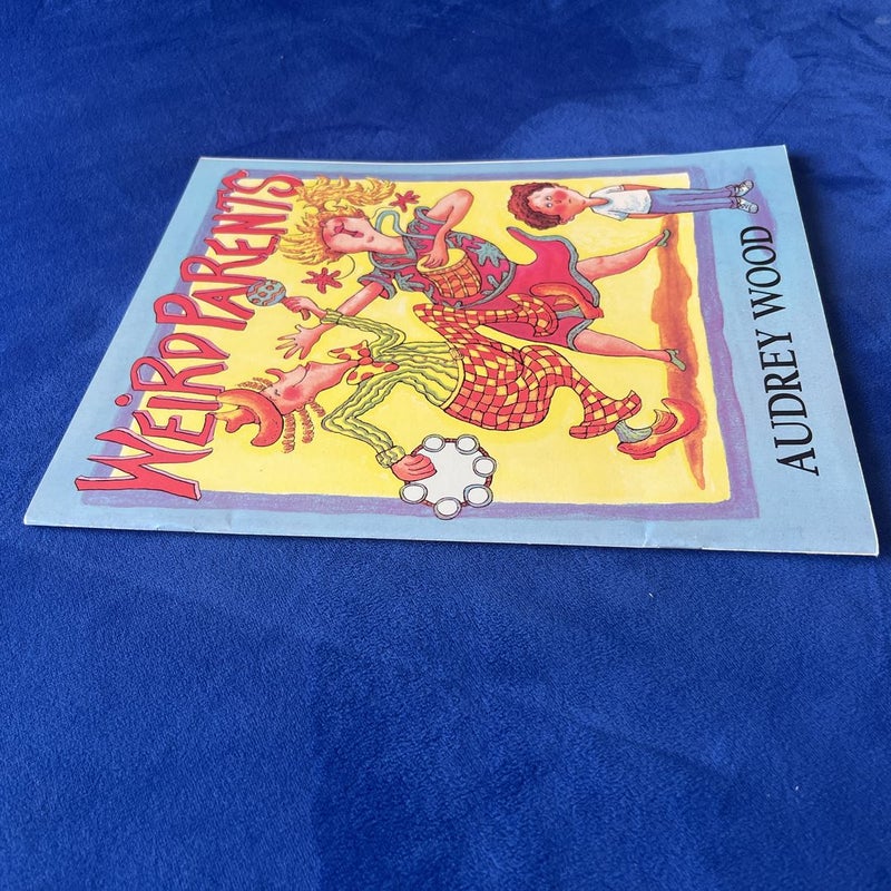 Weird Parents by , Paperback | Pangobooks