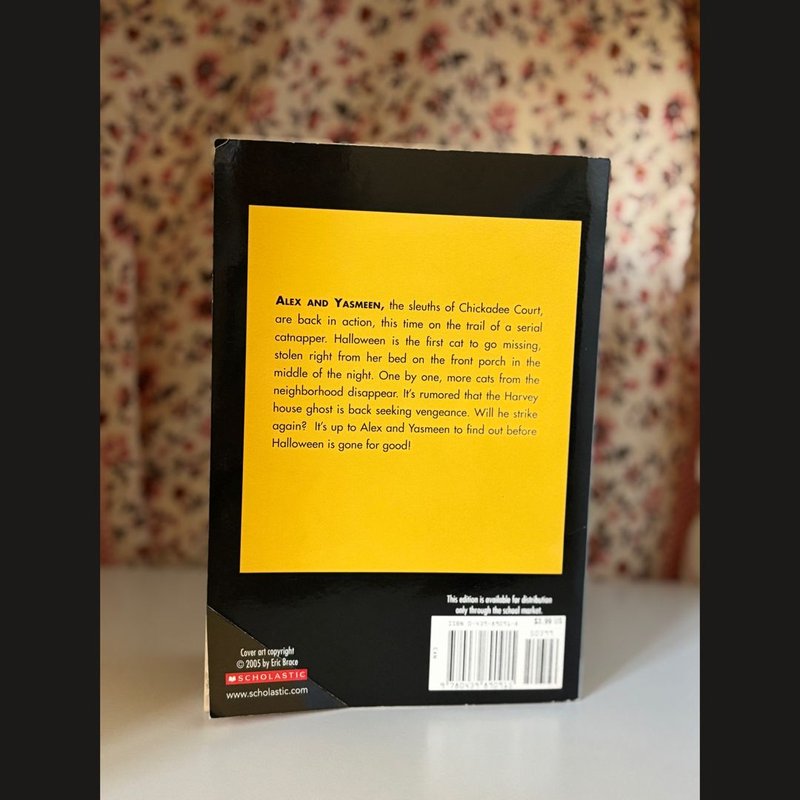 Who Stole Halloween by Martha Freeman, Paperback | Pangobooks