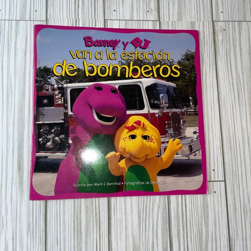 Barney - 2 Spanish Barney books by Mark Bernthal, Paperback | Pangobooks