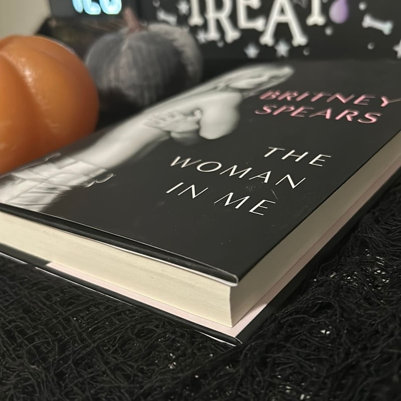 The Woman in Me by Britney Spears, Hardcover | Pangobooks