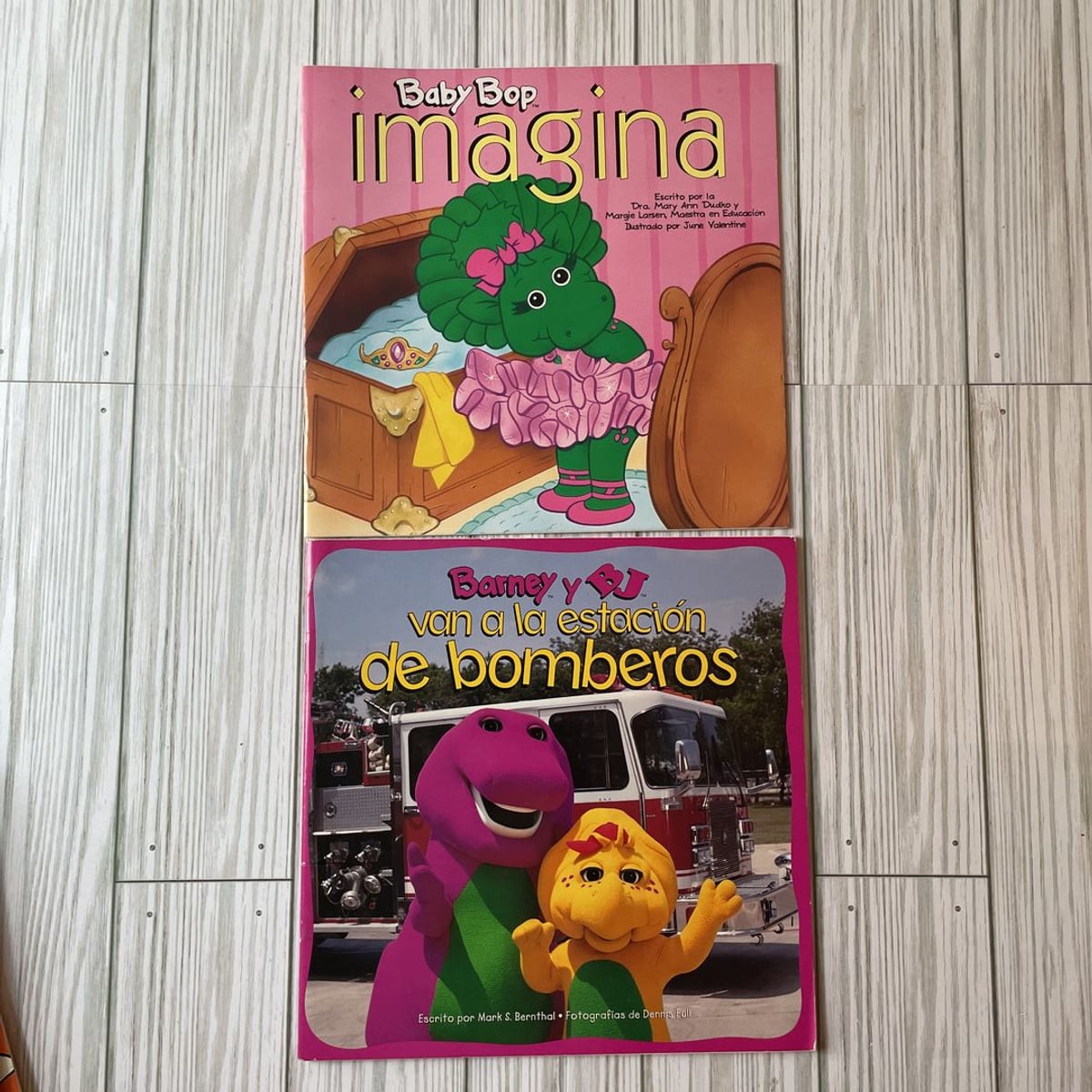 Barney - 2 Spanish Barney books by Mark Bernthal, Paperback | Pangobooks