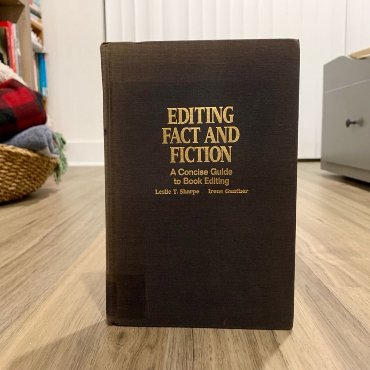 Editing Fact and Fiction by Leslie T. Sharpe, Irene Günther, Richard Marek