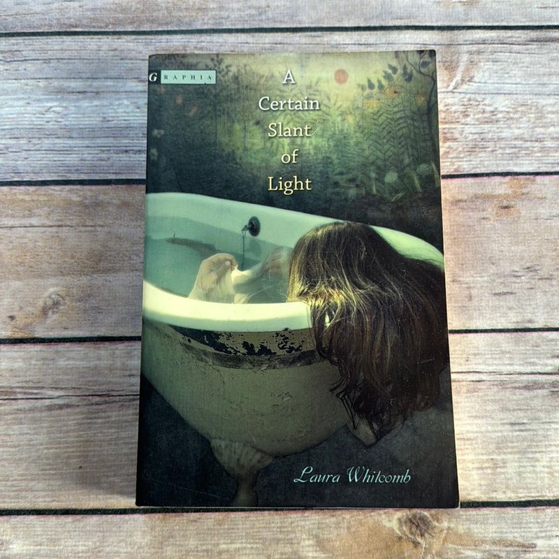 A Certain Slant of Light by Laura Whitcomb, Paperback | Pangobooks