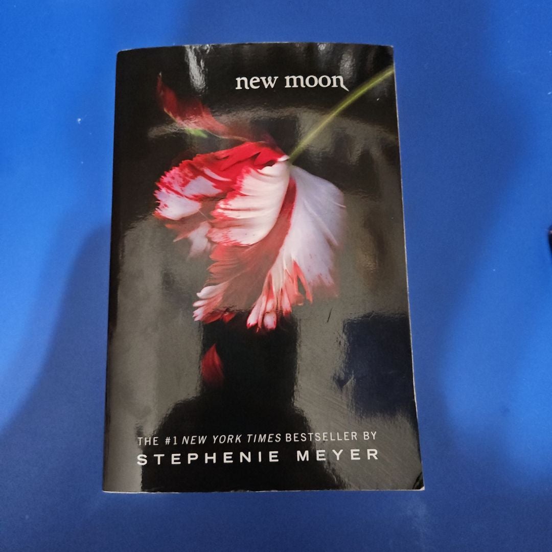New Moon by Stephenie Meyer