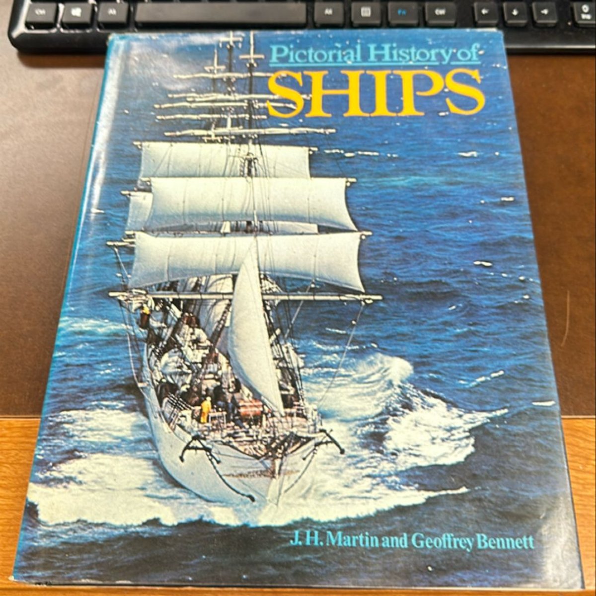Pictorial History of Ships by Geoffrey Martin Bennett, Geoffrey Bennett