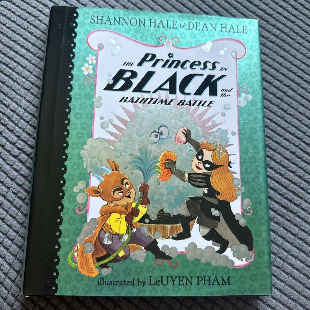 The Princess in Black and the Bathtime Battle by Shannon Hale, Dean Hale