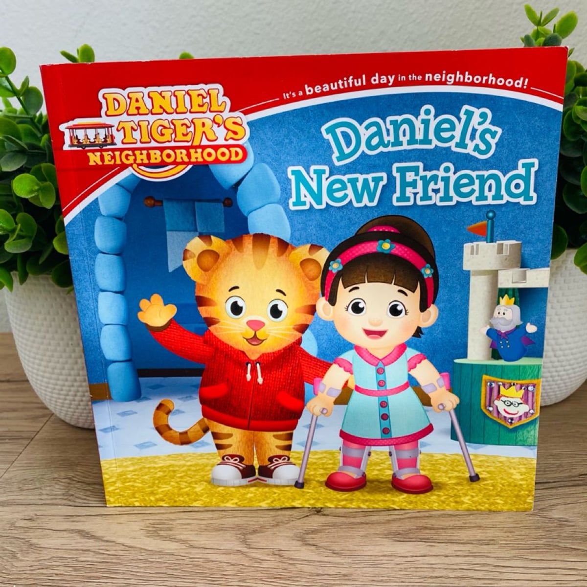 Daniel Tiger Daniel’s New Friend by Simon Spotlight , Paperback ...