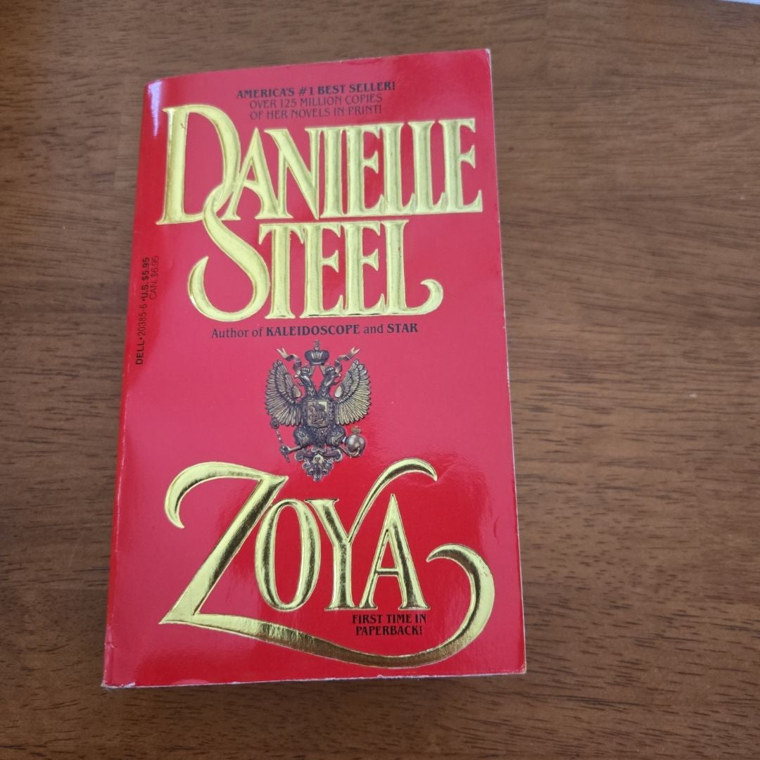 Zoya by Danielle Steel, Paperback | Pangobooks