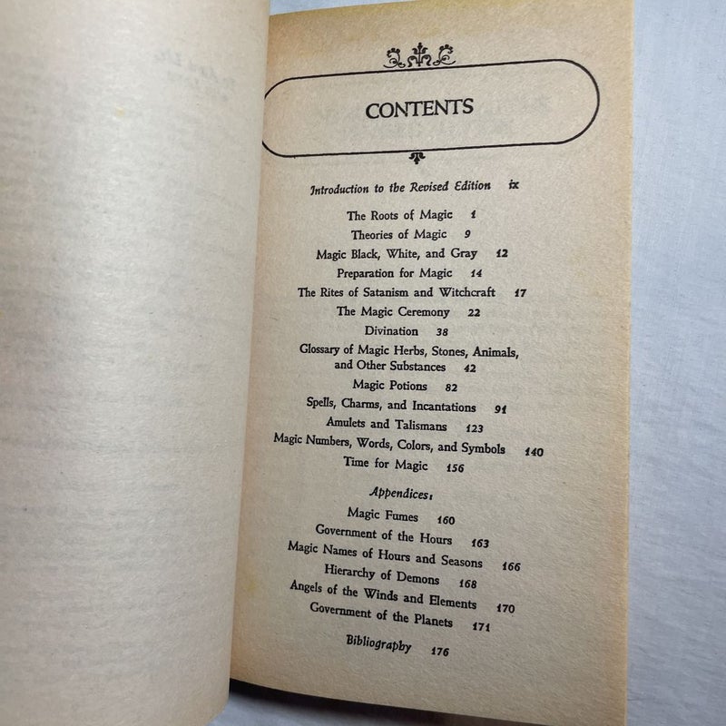 The Complete Book of Magic & Witchcraft by Kathryn Paulsen, Paperback | Pangobooks