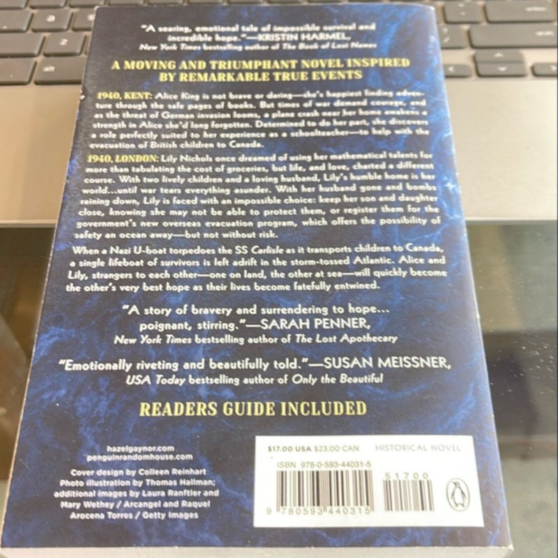 The Last Lifeboat by Hazel Gaynor, Paperback | Pangobooks