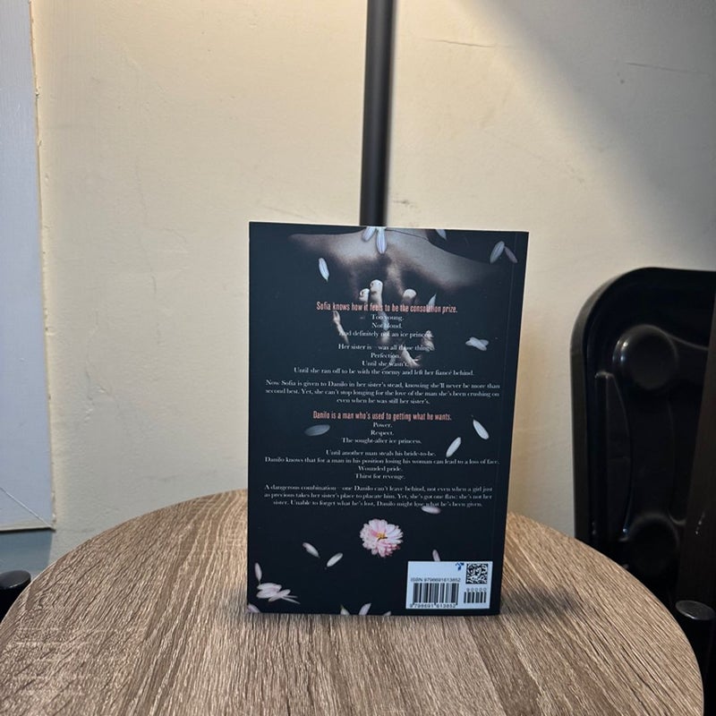 Fragile Longing by Cora Reilly, Paperback | Pangobooks