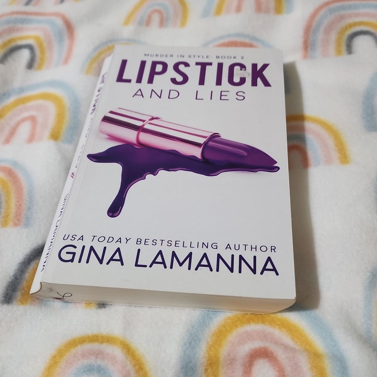 Lipstick and lies by Gina lamanna, Paperback | Pangobooks