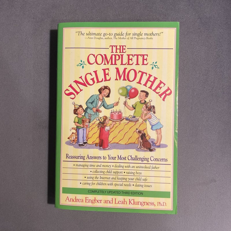 The Complete Single Mother by Andrea Engber, Leah Klungness