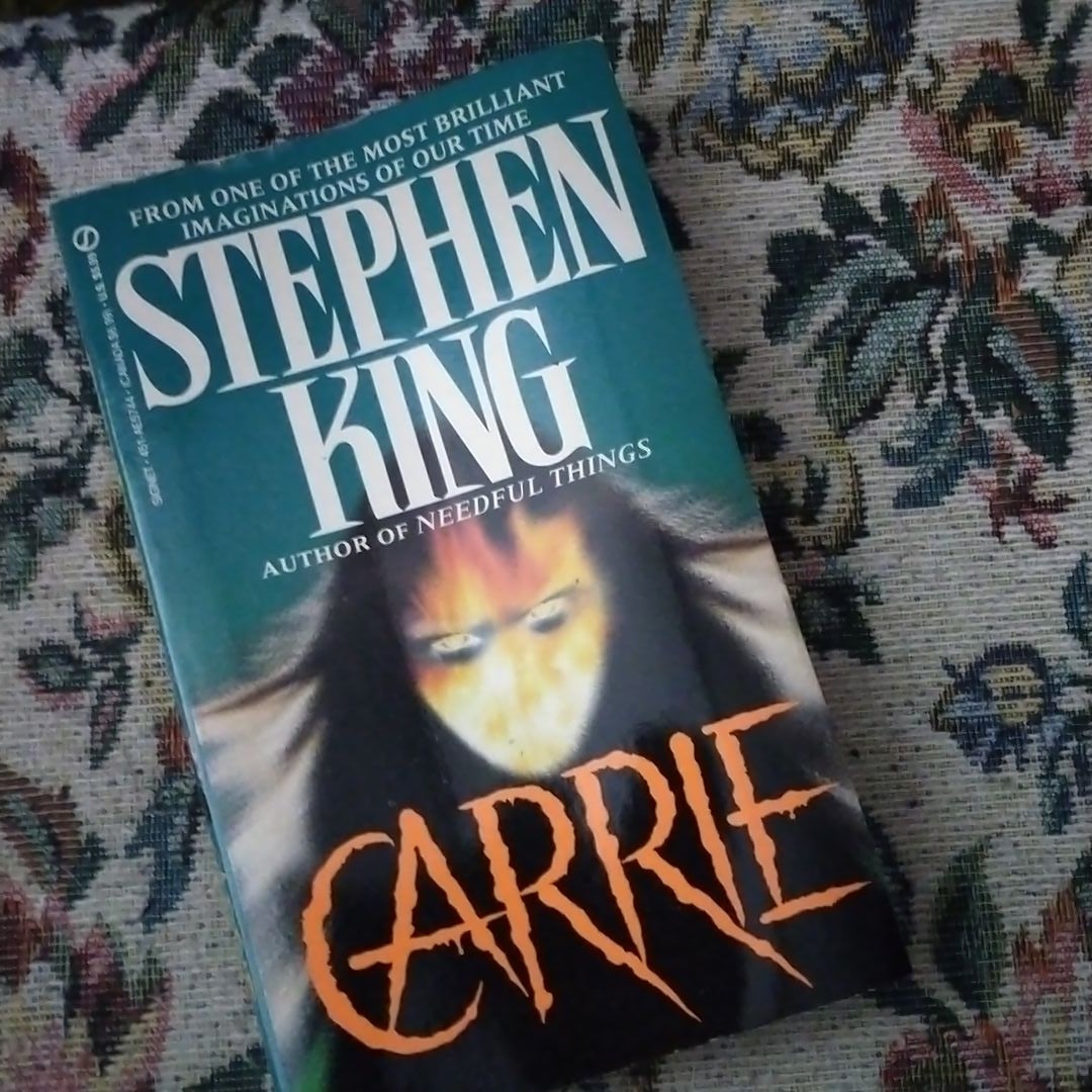 Carrie by Stephen King, Paperback | Pangobooks