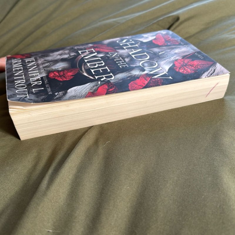 A Shadow in the Ember by Jennifer L. Armentrout, Paperback | Pangobooks