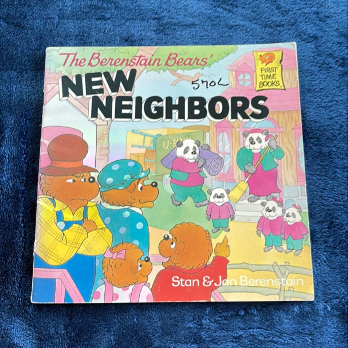The Berenstain Bears' New Neighbors by Stan Berenstain, Jan Berenstain