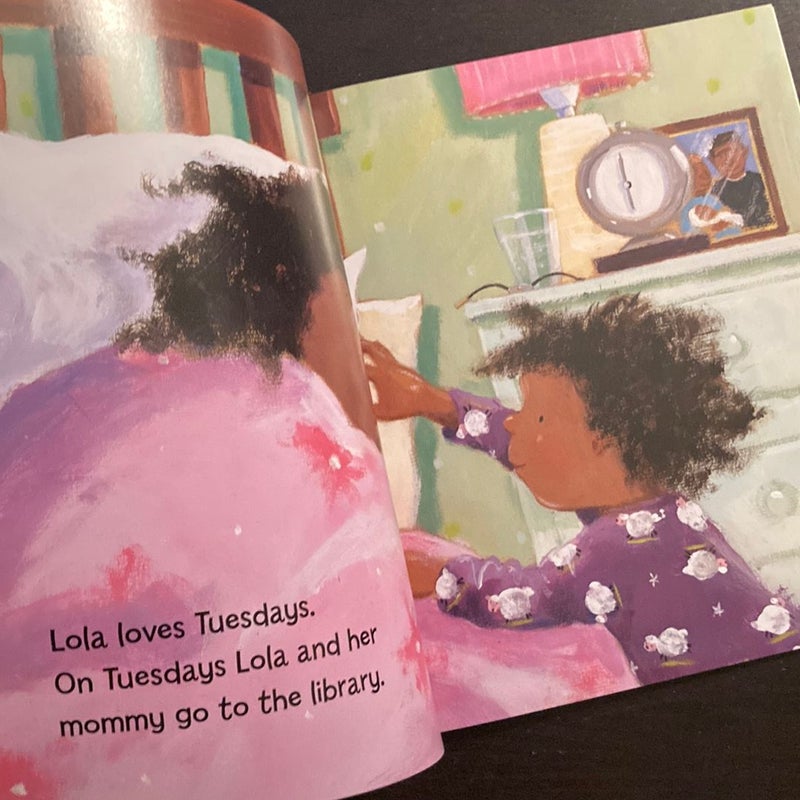 Lola at the Library by Anna McQuinn