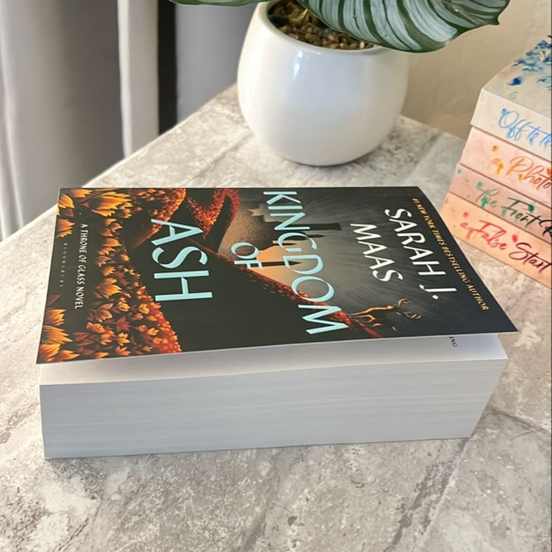 Kingdom of Ash by Sarah J. Maas, Paperback | Pangobooks