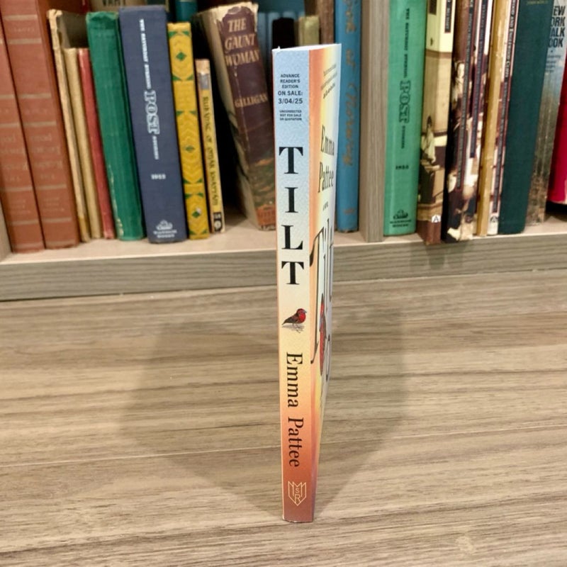 Tilt by Emma Pattee, Paperback | Pangobooks