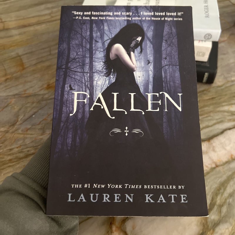 Fallen By Lauren Kate Book Cover