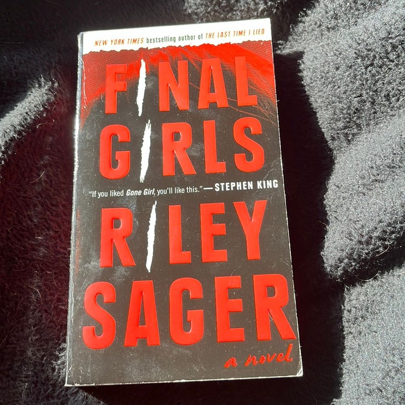 Final Girls by Riley Sager, Paperback | Pangobooks