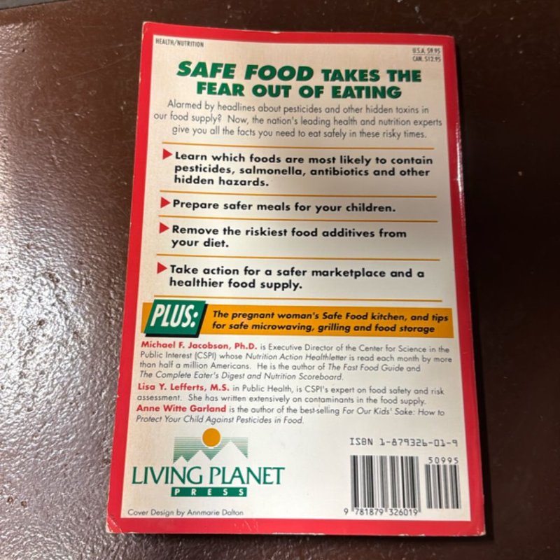Safe Food by Michael F. Jacobson, Lisa Lefferts, Anne W. Garland